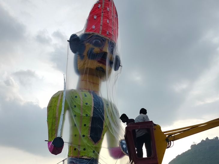 Due to heavy rain in Begumganj, water filled the ground | रायसेन में ...