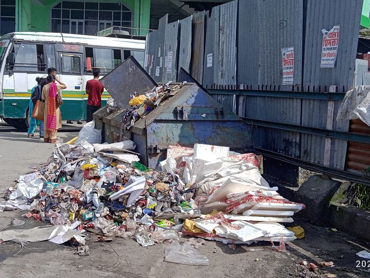 Cracked cleaning system in the capital Shimla, There were piles of ...