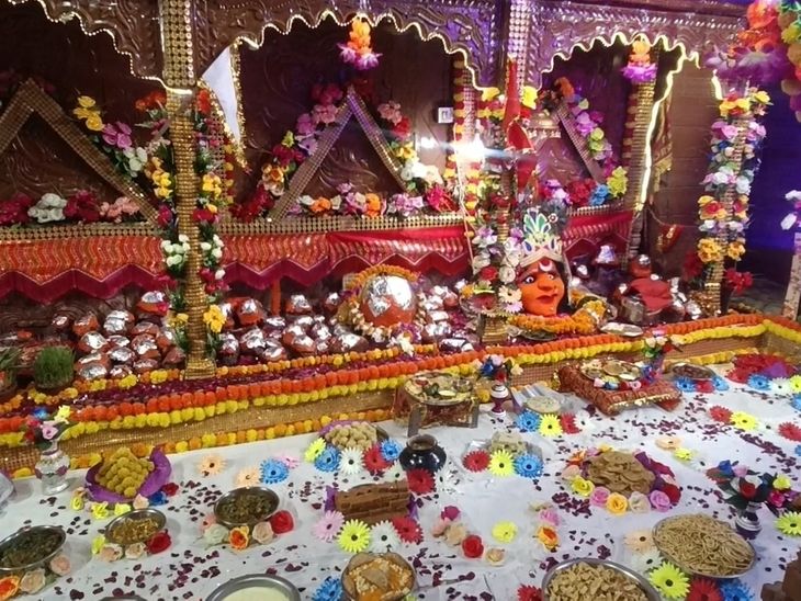 56 Bhog imposed by special makeup of Sheetla Mata, the recitation of ...