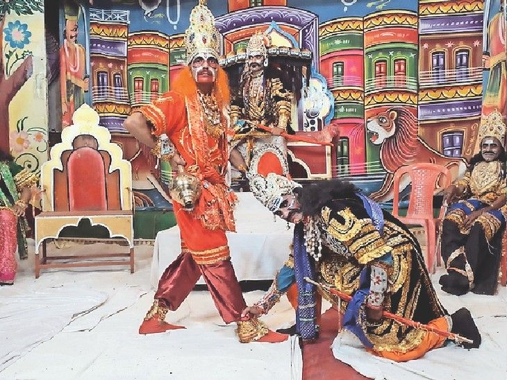 Angad set foot in the court of Ravana in the Ramlila going on in the ...