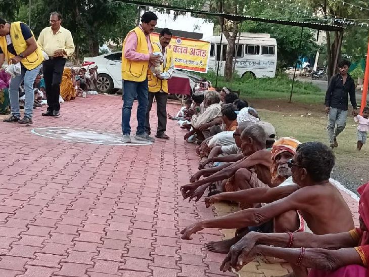 Distributed fruits and food items to hundred leprosy patients | सेवा ...