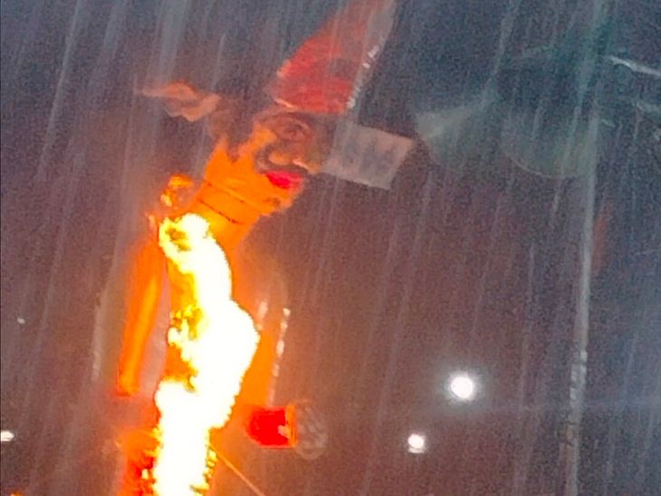 35 feet of Ravana got wet with water, had to be burnt by pouring petrol ...