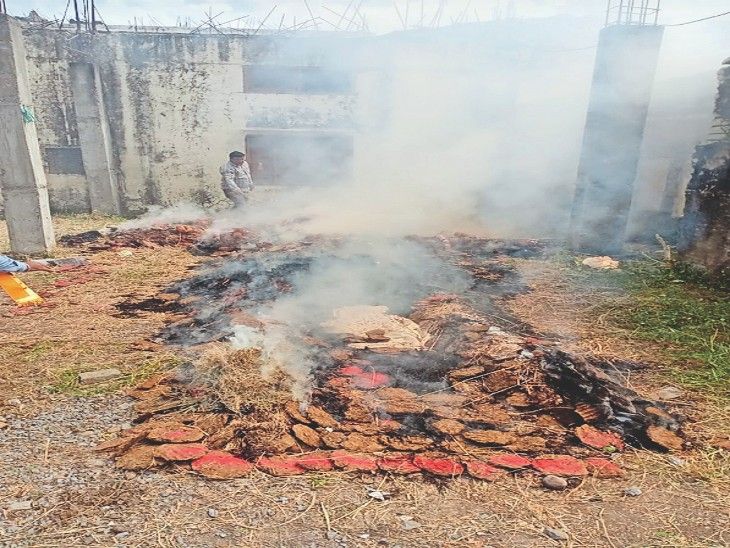 For the first time in the state, Ravana combustion made of cow dung ...