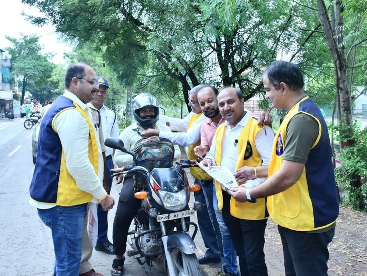 Lions Club Harda City honored for wearing helmet and driving vehicle ...
