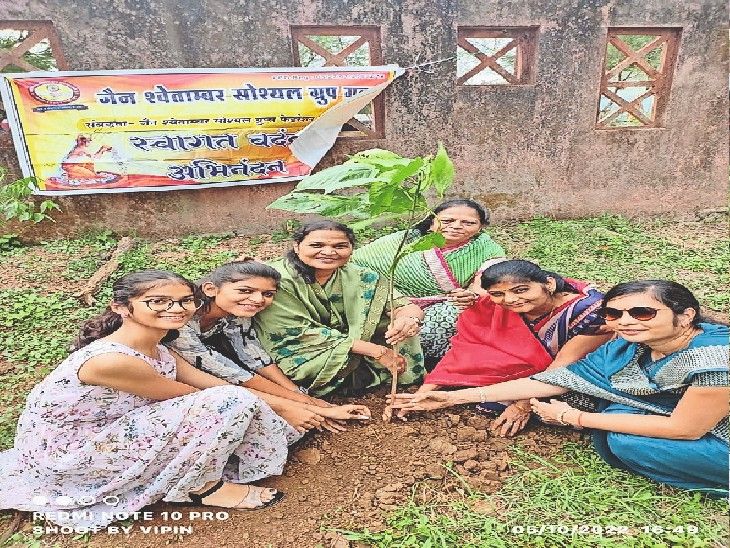 The group honored the members by establishing a foothold | दशहरा मिलन ...