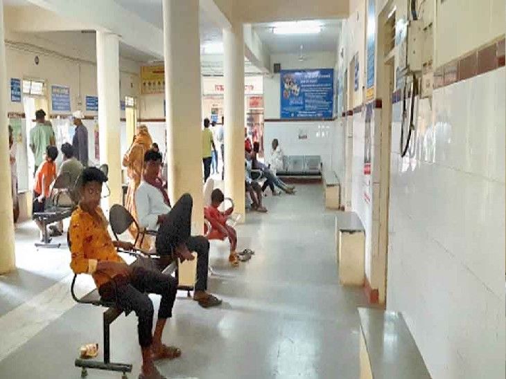 The doctors did not reach the district hospital OPD till 11 o'clock ...