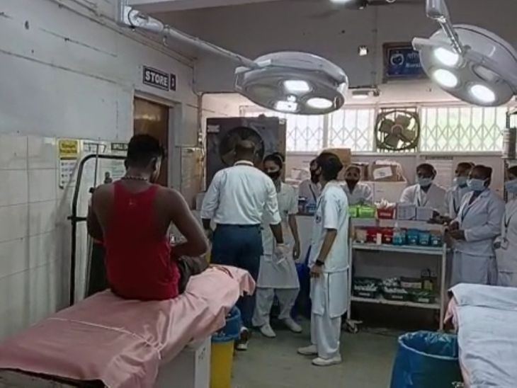 Accident happened near Chaka bypass of Katni, husband and wife also ...