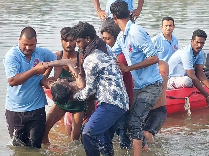 Uncle who went to bathe with nephew died of drowning, SDRF team took out dead body with the help ...