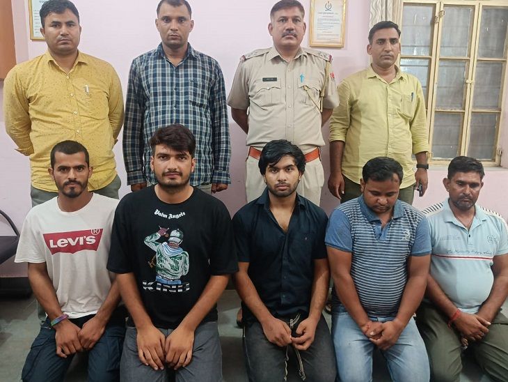 The leader also threatened the plot owner before capturing | प्लॉट पर ...