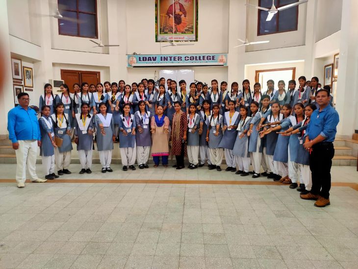 Mehndi competition organized in Anupshahr Girls performed their art by ...