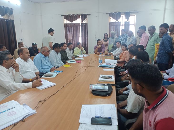 Seeing the mess in Kotkasim, the collector got angry, asked to solve ...