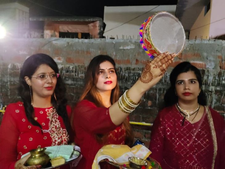 Suhagan women of Sindhi society worshiped Ramnagar's Karva Chauth ...