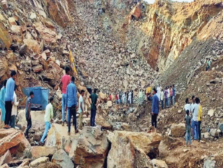 A mountain weighing 75,000 tonnes collapsed, one Poklane and two ...