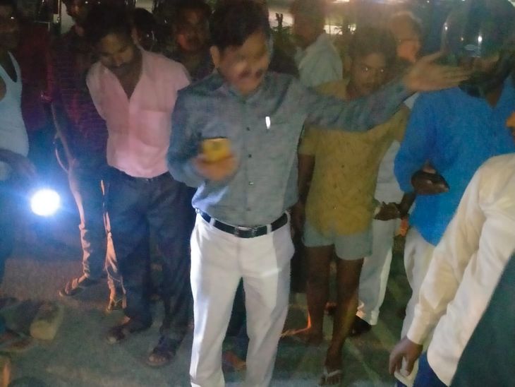 Bike rider was suffering after falling on the highway, SDM was ...