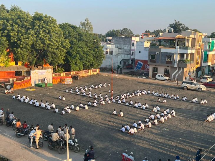 Small children of 6 to 15 years danced to the tune of Ghosh | RSS का ...