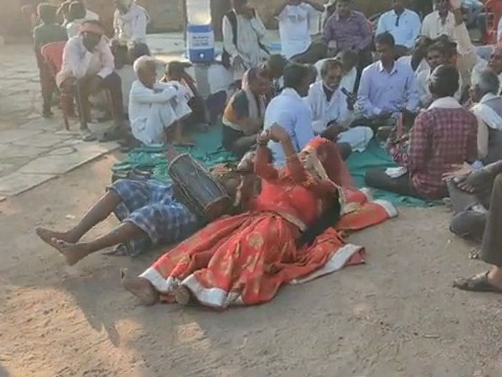 Bundeli Rai dance was the center of attraction, people came in large ...