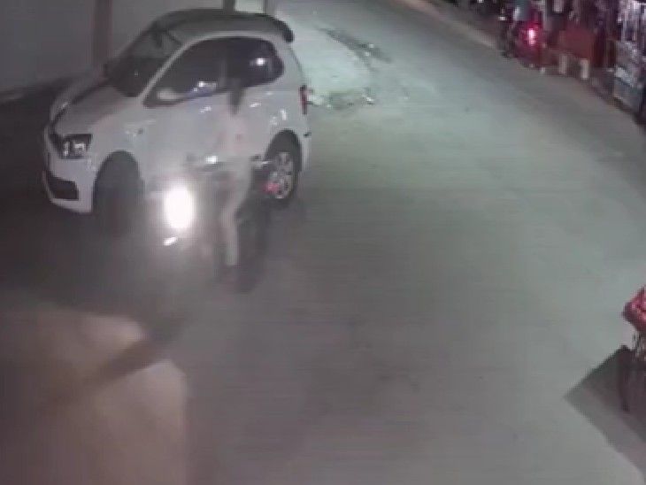 The bike rider broke the chain-necklace, got a neck injury during ...