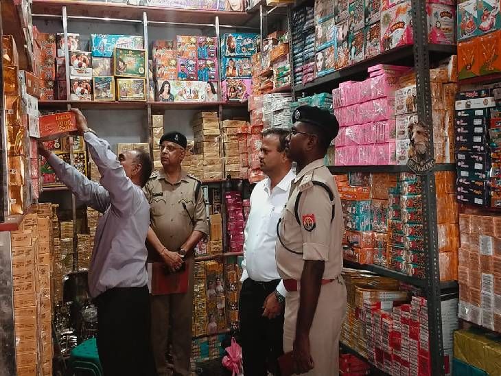 Caught banned firecrackers worth Rs 3 lakh, checking campaign will run in the district | झांसी ...