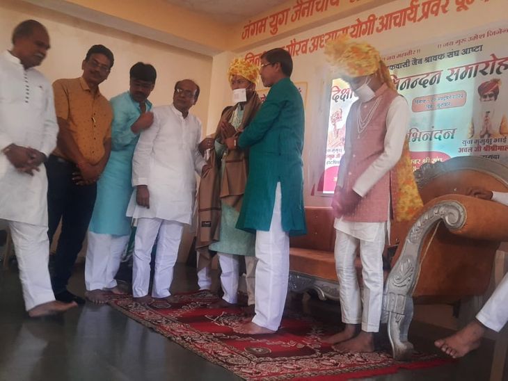 Greeting ceremony of Jain society was held at Shri Mahavir Bhavan Jain ...