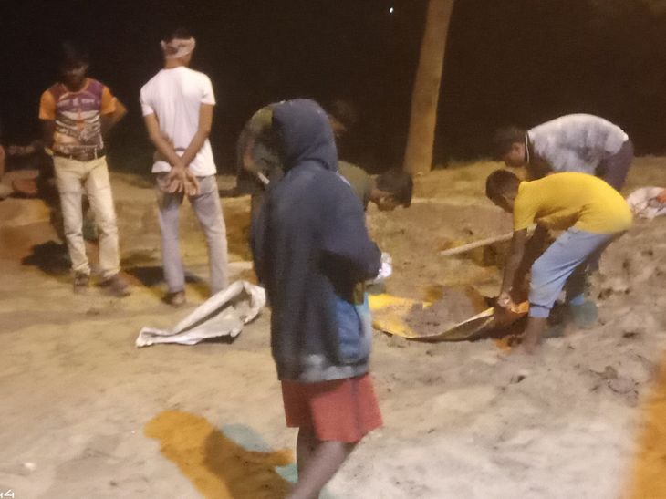 Dozens of volunteers are doing shramdan at the ghat, a challenge to ...