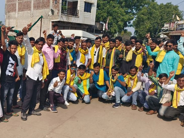 Hundreds of youths of Sendhwa assembly came out, District President ...