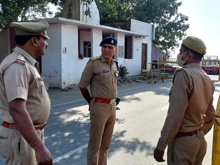 ASP inspected outpost Niwada in Baghpat | बागपत में चौकी निवाड़ा का ...