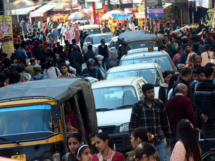 Himachal Pradesh Solan News.Mall Road Blocked due to Heavy Crowd/ Solan