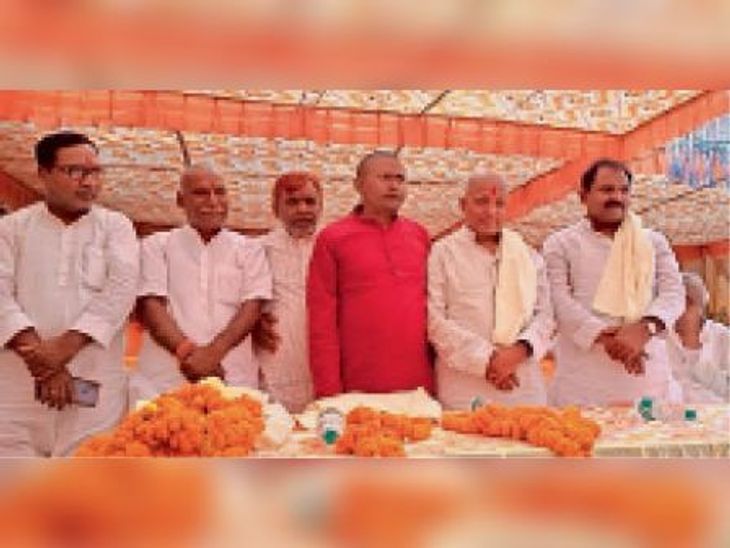 Statue of former principal unveiled in Atwa, Marwa | कार्यक्रम: मैरवा ...