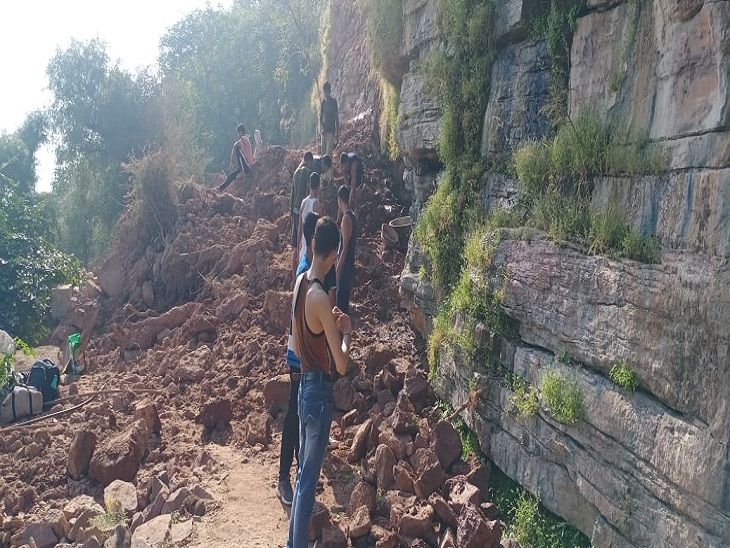 Shramdan is reaching Narsingh Dhar Hanuman temple during Diwali ...