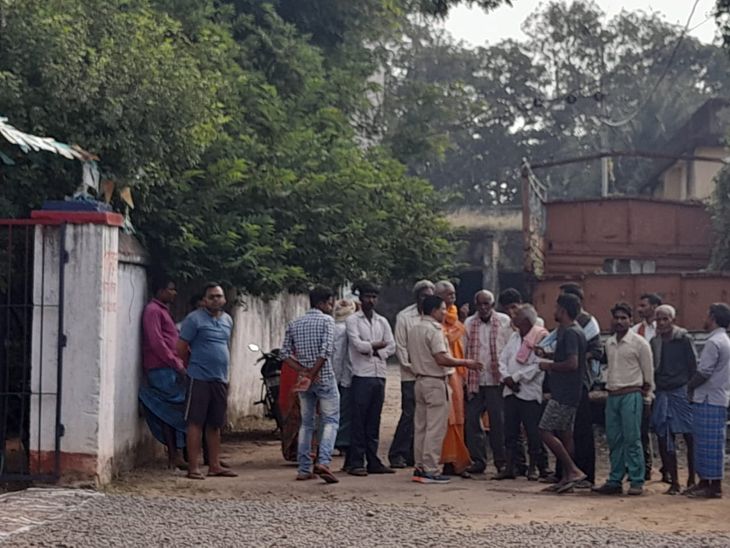 A head-on collision between a pickup and a bike near Labhokar turn in ...
