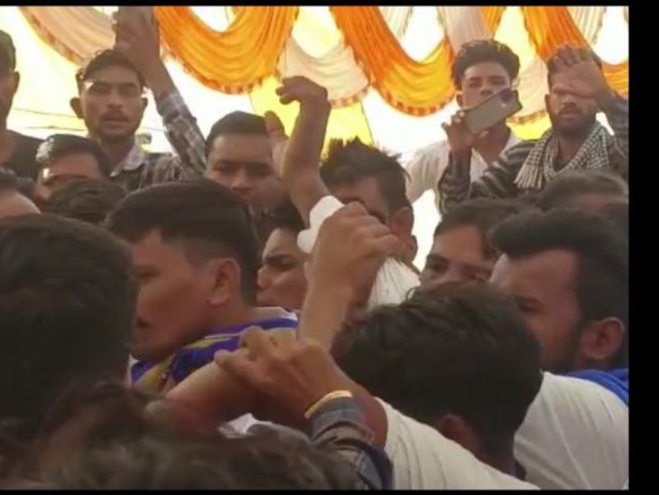 There was a fierce scuffle during the meeting, the former minister ...