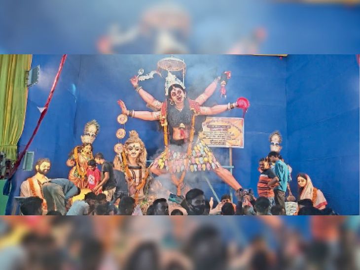 20 feet tall statue of Bam Kali at Gandhi Chowk | काली पूजा: गांधी चौक ...