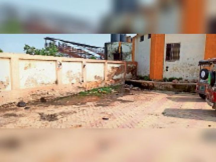 Despite getting the status of model railway station to Simri ...