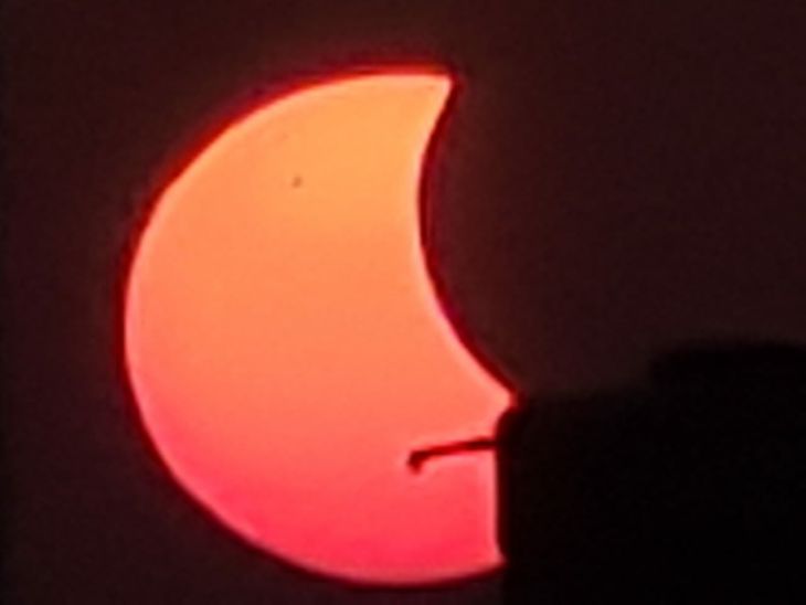 The priest said - this solar eclipse occurred after 25 years, the sun ...