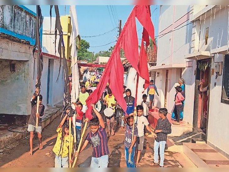 Gaura-Gauri immersion a day after Lakshmi Puja, for the second time in ...