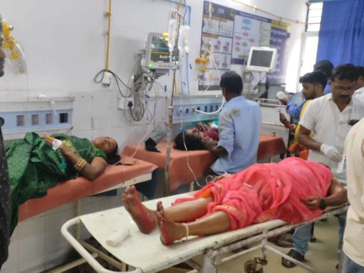 Auto collides with tree in Jamui, 11 women injured, The Chhathvratis ...