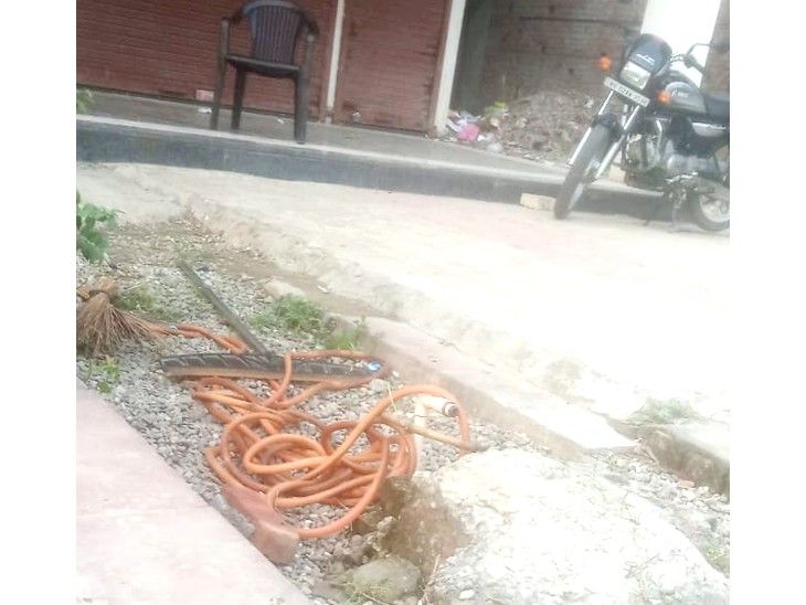 Ch. Pipe installed on West flowing drinking water line in Devilal Huda ...