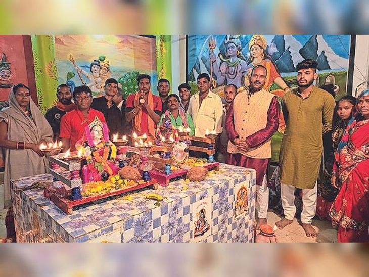 Wishing for prosperity by worshiping Gaura-Gauri | पर्व: गौरा-गौरी की ...