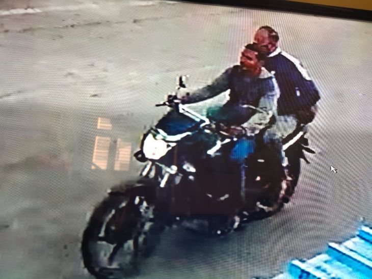 The miscreants ran away after snatching the chain from the neck of the ...