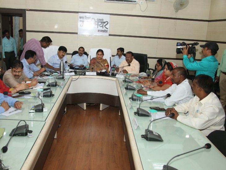 The mayor asked to suspend the deputy engineer for being negligent in resolving sewer-related ...