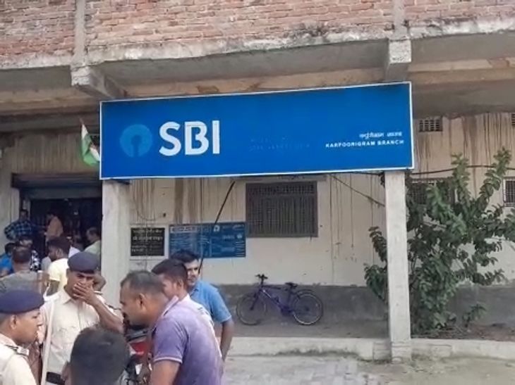 6 miscreants came, 50 thousand from the customer with cash, snatched ...