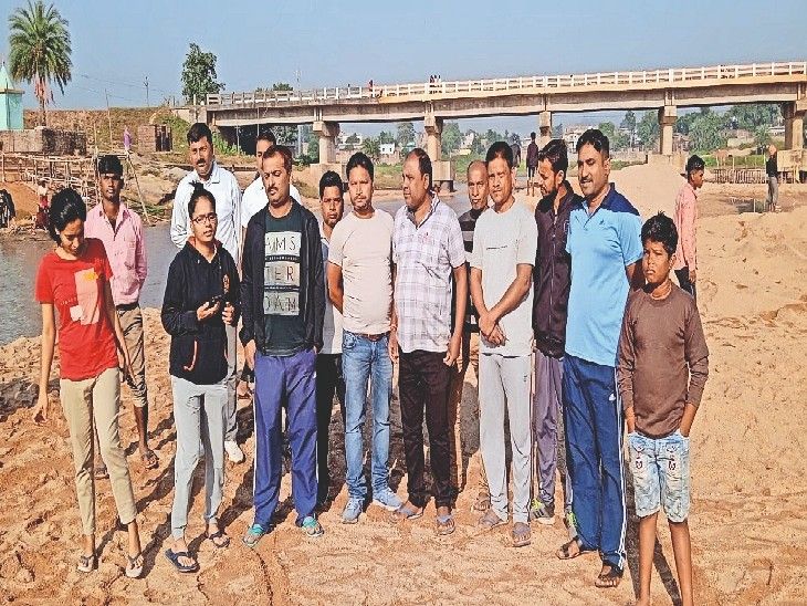 SP inspected the main Chhath Ghat of Latehar | छठ घाट का निरीक्षण किया ...