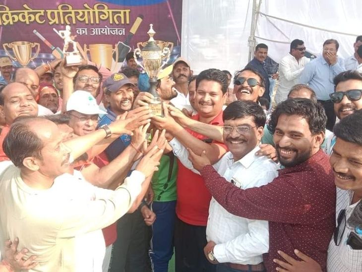 Match between district administration and journalists, Collector-SP won ...