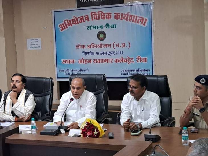 State Backward Classes Commission Chairman Gaurishankar Bisen reviewed ...