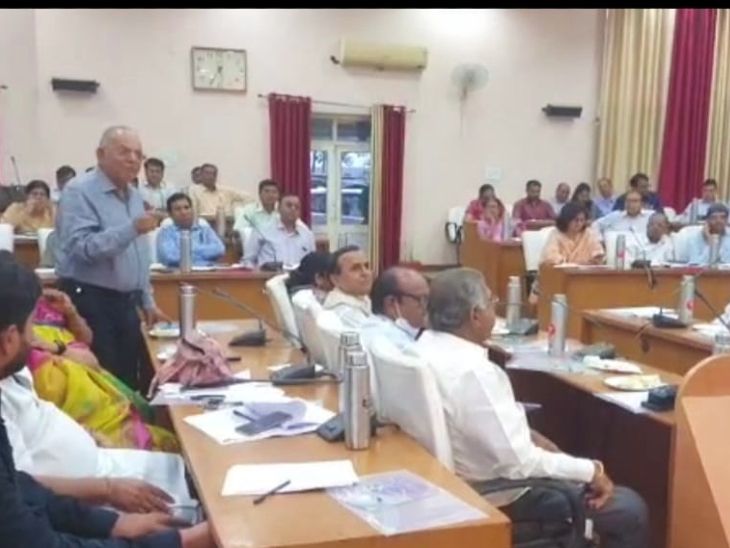 In-charge minister Ramlal Jat took a meeting of twenty-point program ...