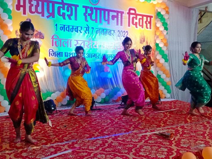 School children presented colorful cultural programs in the district ...