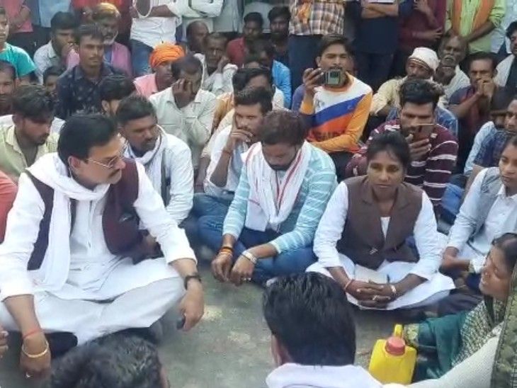 Vehicle parked on Sagar-Silwani road, demanding action against the ...