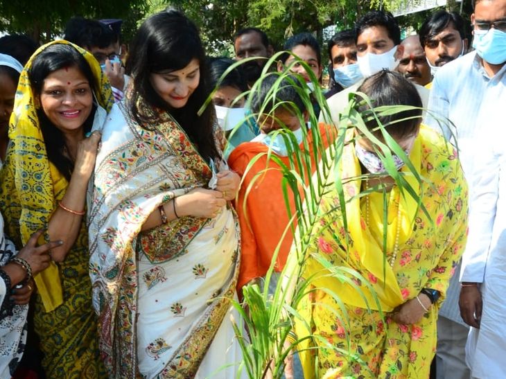 MP BJP Yashodhara Raje Scindia; Inaugurated Ladli Laxmi Path In ...