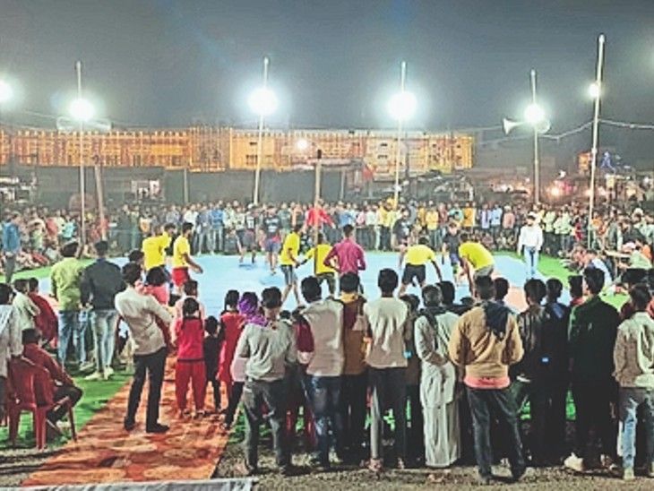 Khajuri won the match by defeating Banveer Khedi 36-26 | मप्र स्थापना ...