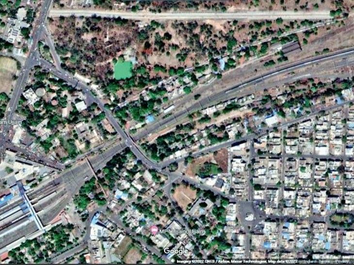 Before the construction of the new bridge of Freeganj, the cost ...